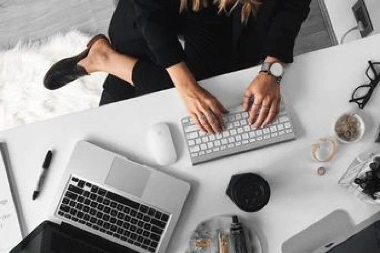 Intip Yuk Info Lowongan Kerja 2021, Perempuan Posisi Admin Sosmed ...