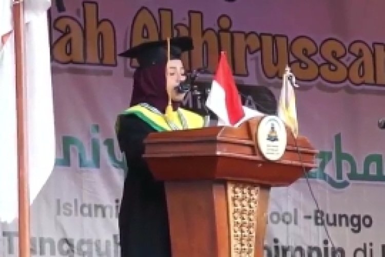 Adifatul Zulfa, Santriwati Lulusan Berprestasi Diniyyah Al-Azhar: "Dulu ...