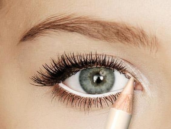 Begini Fungsi dan Cara Penggunaan Eyeliner Putih - BRITO.ID