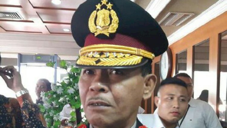 Dibalik Kisah Komisaris Jenderal Polisi Idham Kawan Karib Tito ...