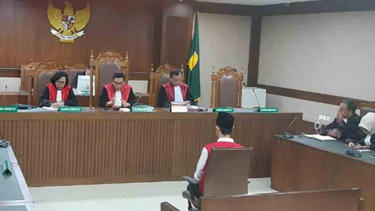 Akhirnya Anak STM yang Viral Bawa Bendera Merah Putih saat Demo Dihukum ...